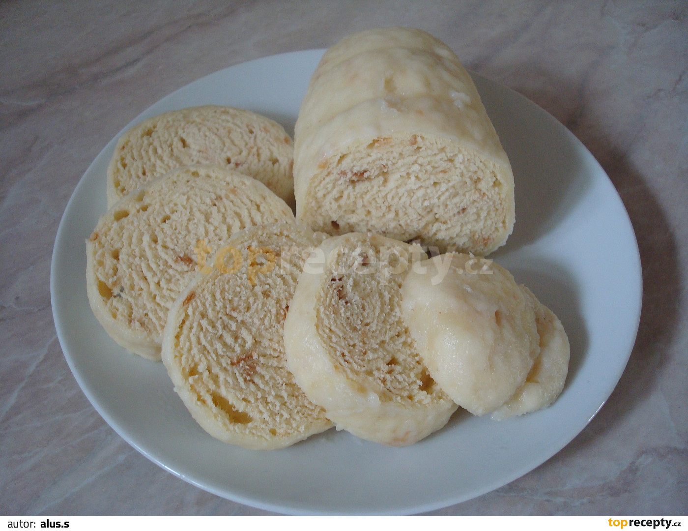 Houskové knedlíky recept - TopRecepty.cz