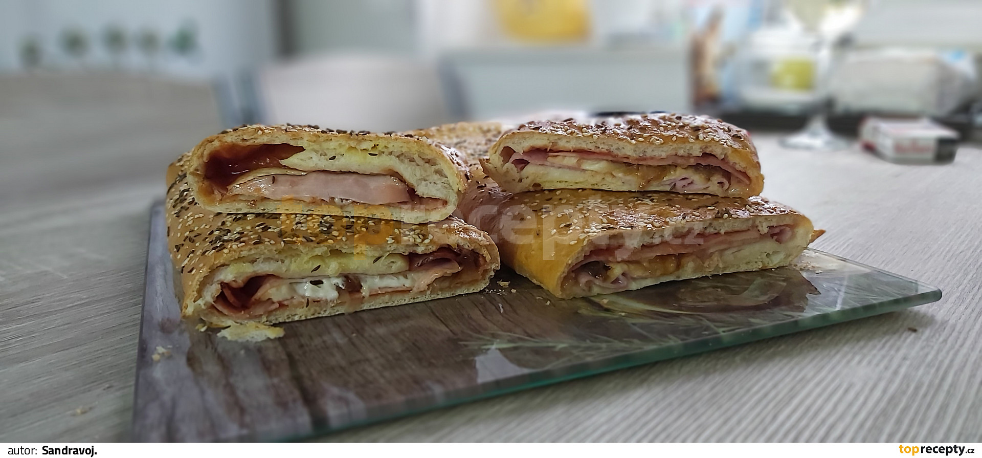 Kynutý slaný závin recept - TopRecepty.cz