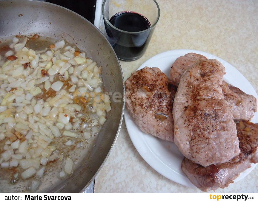 Pikantní plátky z vepřové kýty recept - TopRecepty.cz