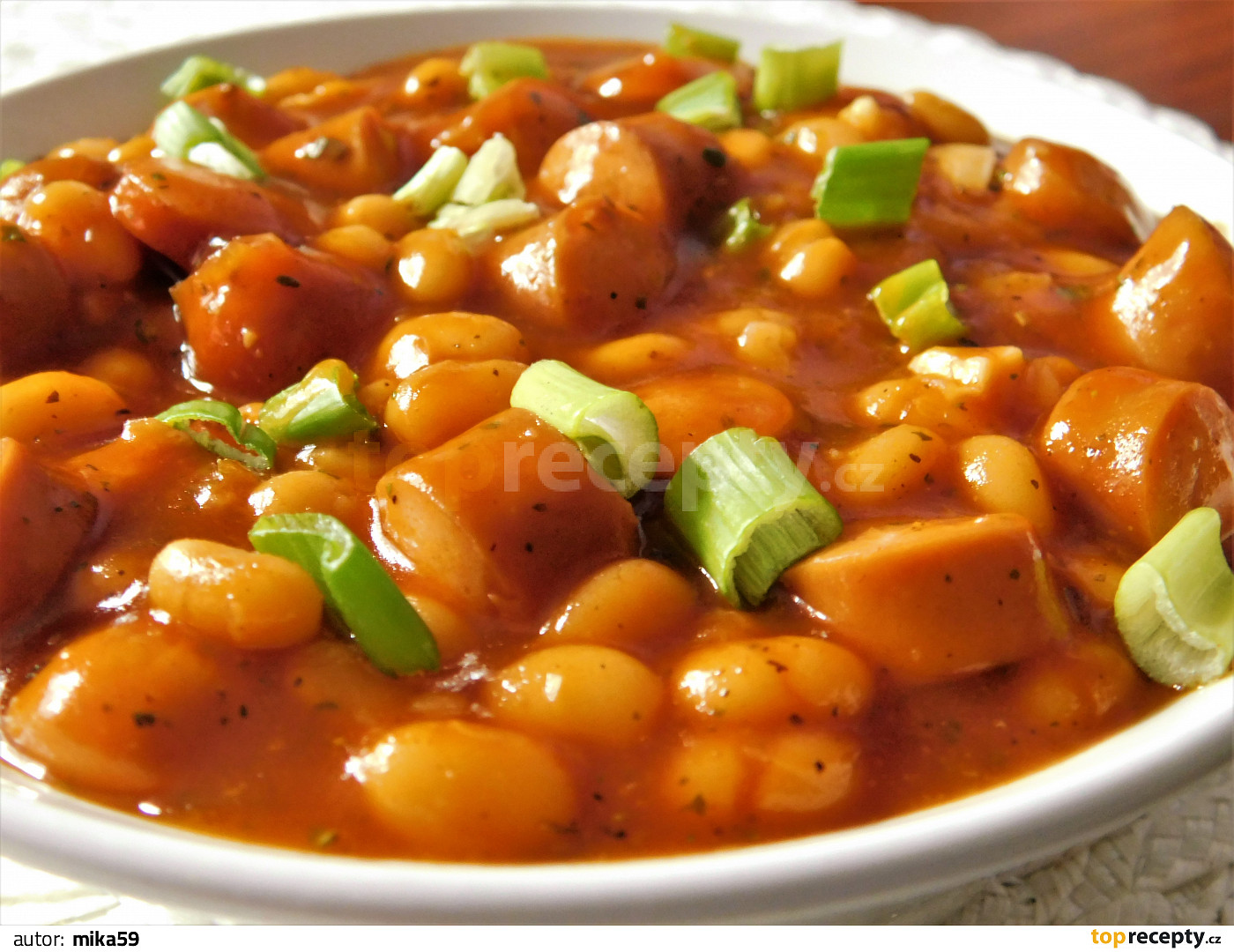 Trenčiansky párek s fazolí po domácku - TopRecepty.cz