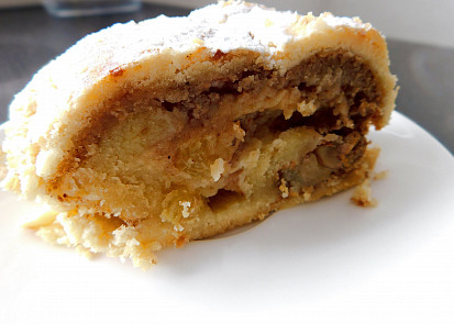 Sváteční jablečný štrúdl recept - TopRecepty.cz