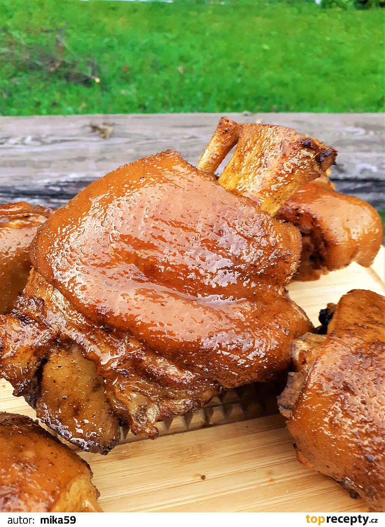 Grilované koleno recept - TopRecepty.cz