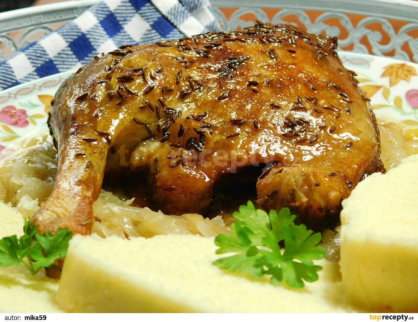 Kachní stehna na pivu a švestkách recept - TopRecepty.cz