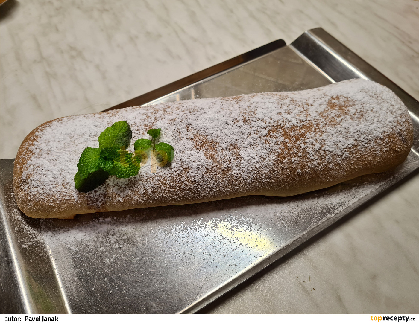 Jablkový závin pro chlapy - TopRecepty.cz