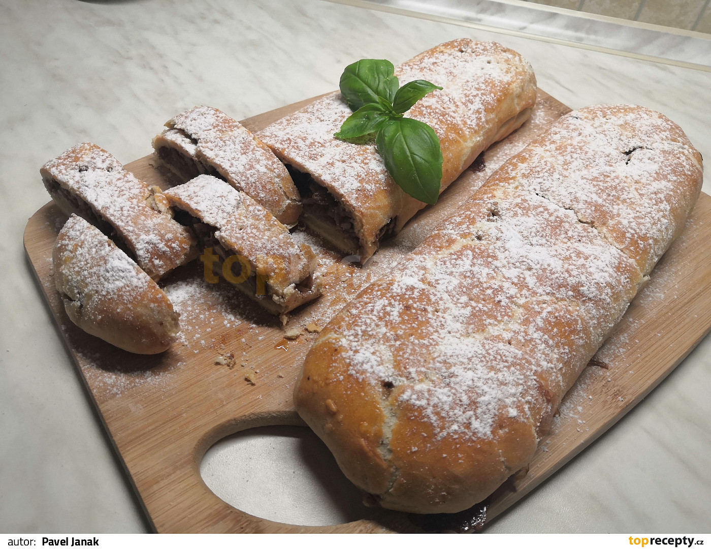 Jablkový závin pro chlapy - TopRecepty.cz