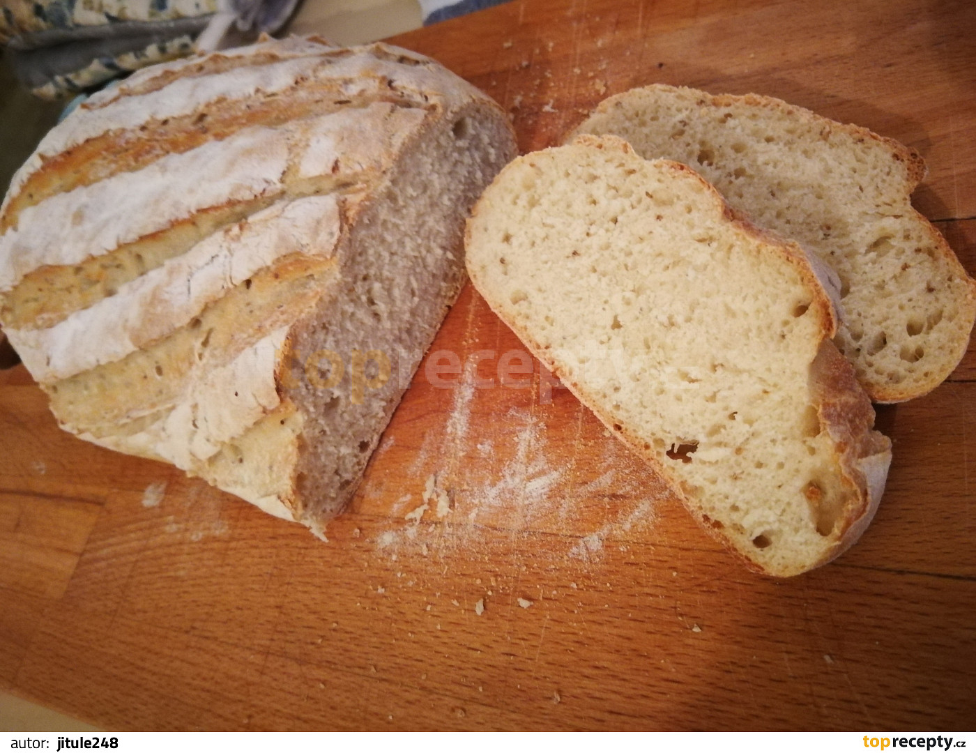 Jednoduchý domácí chleba - TopRecepty.cz