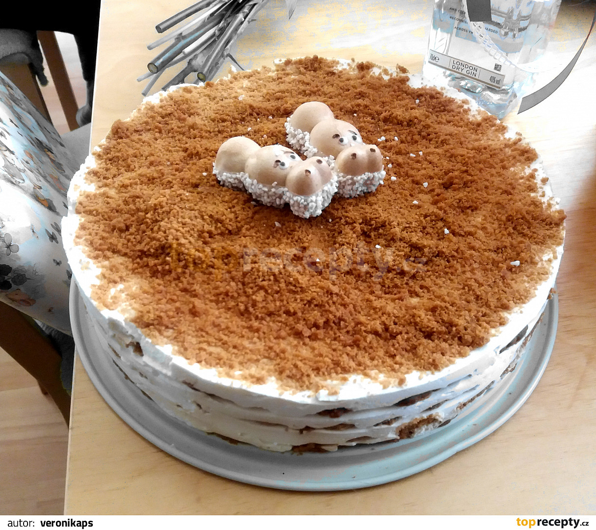 Domácí nepečený medovník - TopRecepty.cz