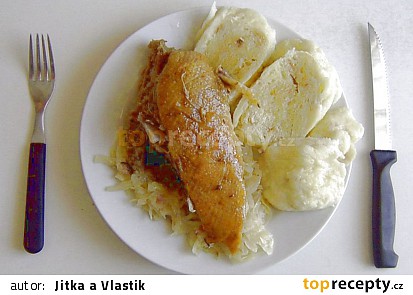 Kachna se zelím a knedlíkem recept - TopRecepty.cz
