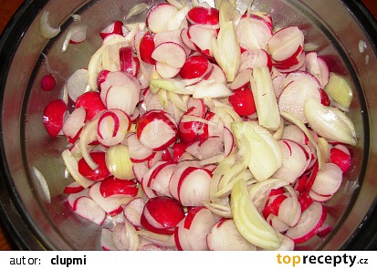 Salát z ředkviček recept - TopRecepty.cz