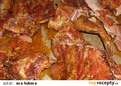 Uzená grilovaná žebra recept - TopRecepty.cz