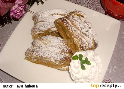 Jablkový závin s ořechy, Pribináčkem a mandarinkami recept - TopRecepty.cz