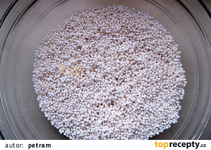 Tapioka se špenátem a sušenými brusinkami recept - TopRecepty.cz