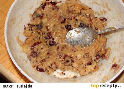 Pečený bažant s jablečno-brusinkovou nádivkou recept - TopRecepty.cz