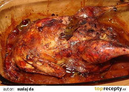 Pečený bažant s jablečno-brusinkovou nádivkou recept - TopRecepty.cz