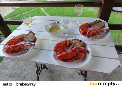 Humr s máslovocitrónovou omáčkou recept - TopRecepty.cz