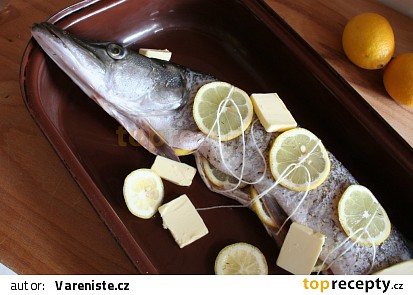 Pečená štika s citronem a tymiánem recept - TopRecepty.cz